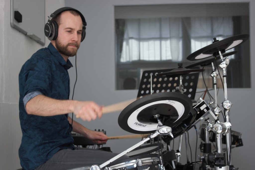Des cours de batterie débutant en ligne : les conseils importants ...